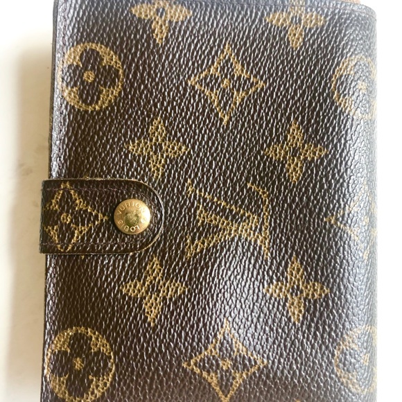 Louis Vuitton | Bags | Authentic Vintage Louis Vuitton Leather Wallet ...
